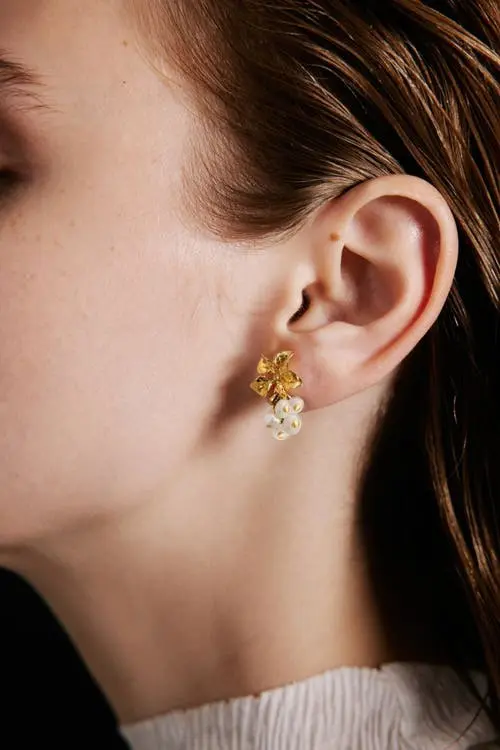 PERACAS Magnolia Grape Drop Earrings - Ivory