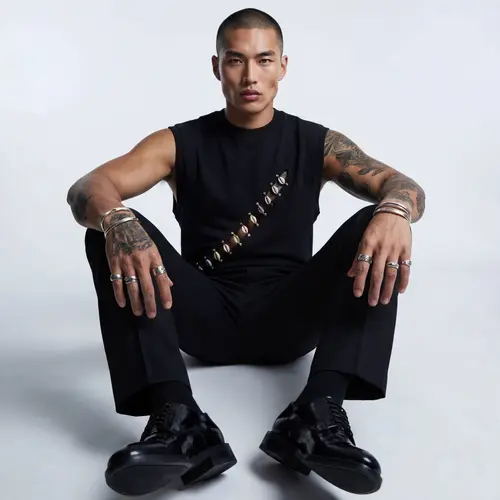 UCHÈ Sleeveless Crewneck Shirt With Cowrie Shell Embellishment - Black