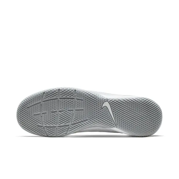 Nike Tiempo Legend 8 Academy Ic Athletic Sneakers - White/chrome/pure Platinum