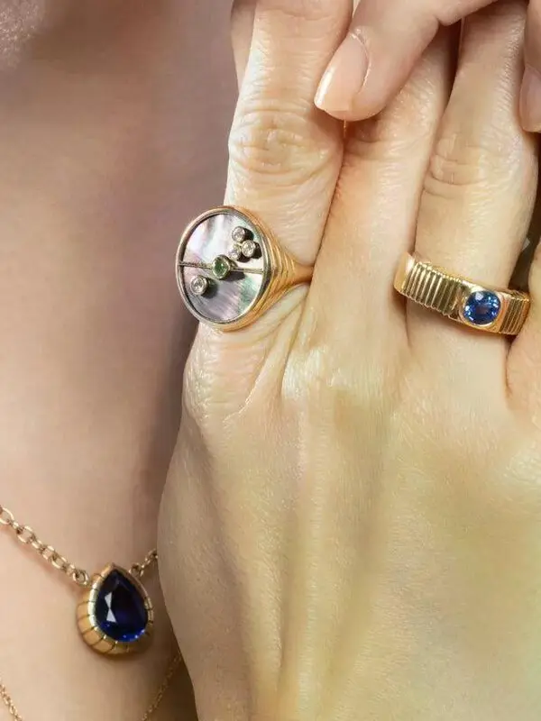Retrouvai Pleated-design Sapphire Ring - Gold