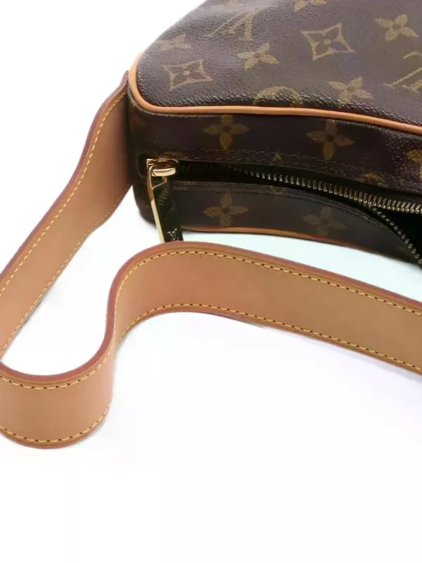 LOUIS VUITTON Croissant Monogram Shoulder Bag