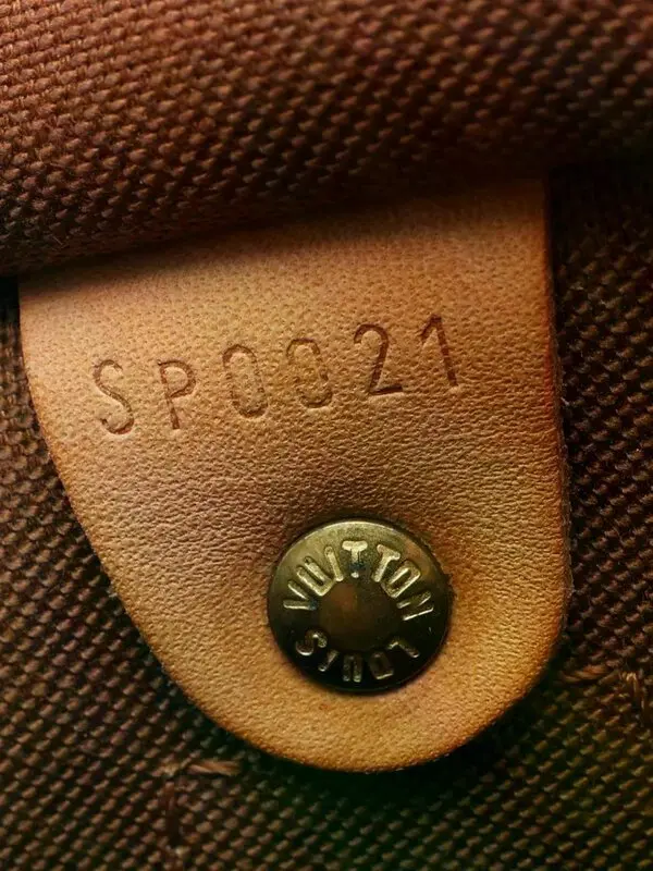 LOUIS VUITTON Monogram Speedy 35 Handbag - Brown