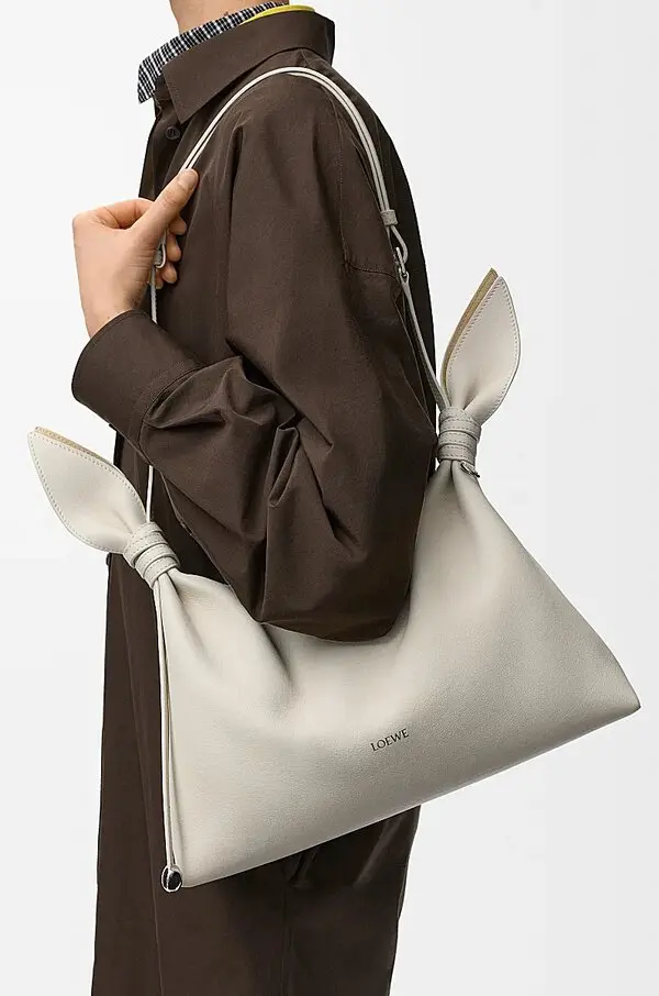 Loewe Medium Scarf Bag In Smooth Calfskin - Snow-white