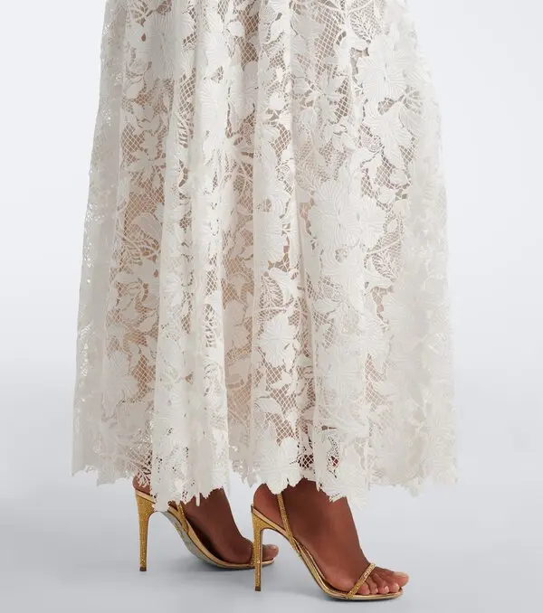 Oscar De La Renta Caped Floral Guipure Lace Gown