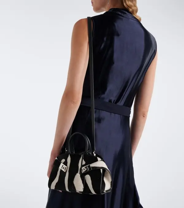FERRAGAMO Hug Small Shoulder Bag - Black