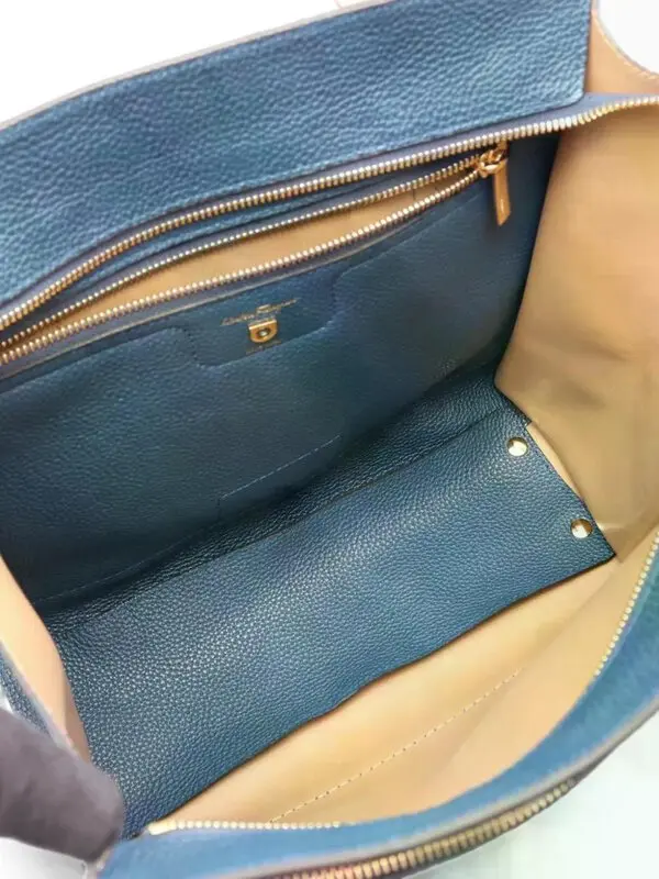 FERRAGAMO 2010s Amy Gancini Tote Bag