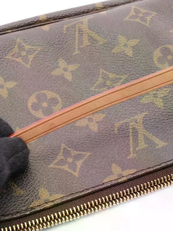 LOUIS VUITTON 2009 Pochette Accessoires Monogram Shoulder Bag
