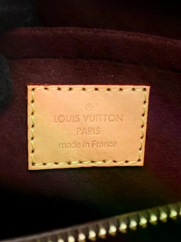 LOUIS VUITTON 2019 Mm Montaigne Tote Bag