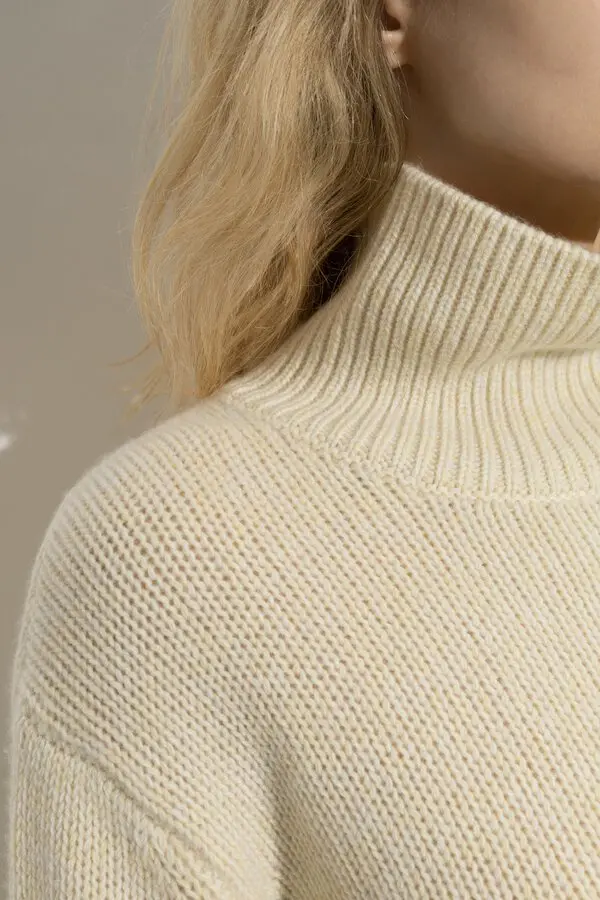 LISA YANG Cashmere Turtleneck ‘femi