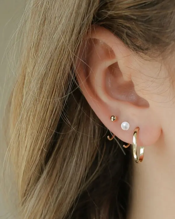 POPPY FINCH Petite Pearl Threader Hoop Earrings