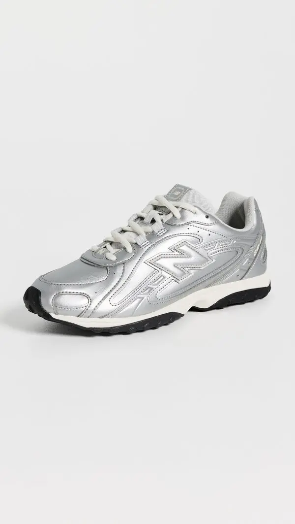 NEW BALANCE 204l Sneakers M 7.5/ W