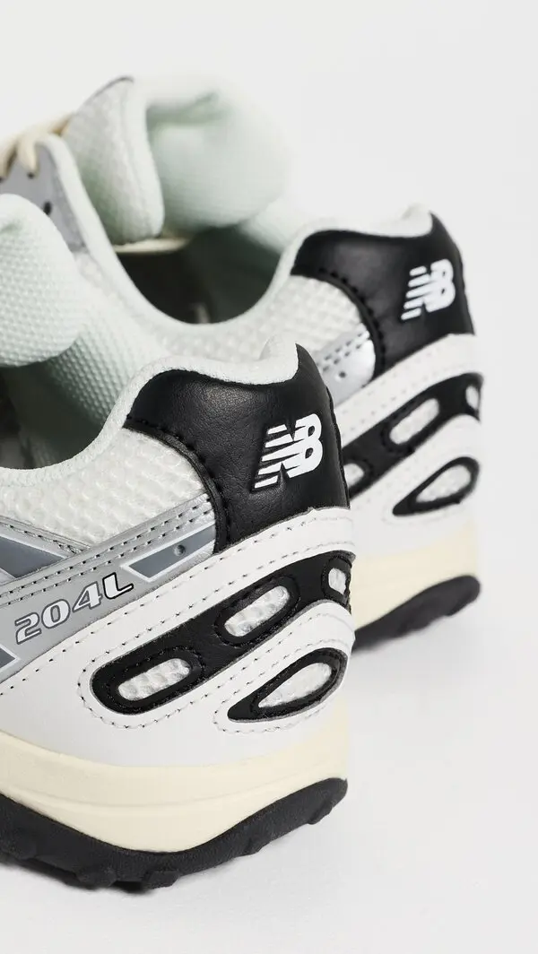 NEW BALANCE 204l Sneakers M 4/ W