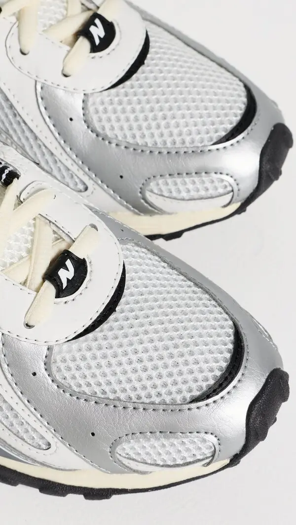 NEW BALANCE 204l Sneakers M 4/ W