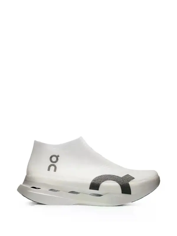 On Lightspray Cloudboom Strike Sneakers
