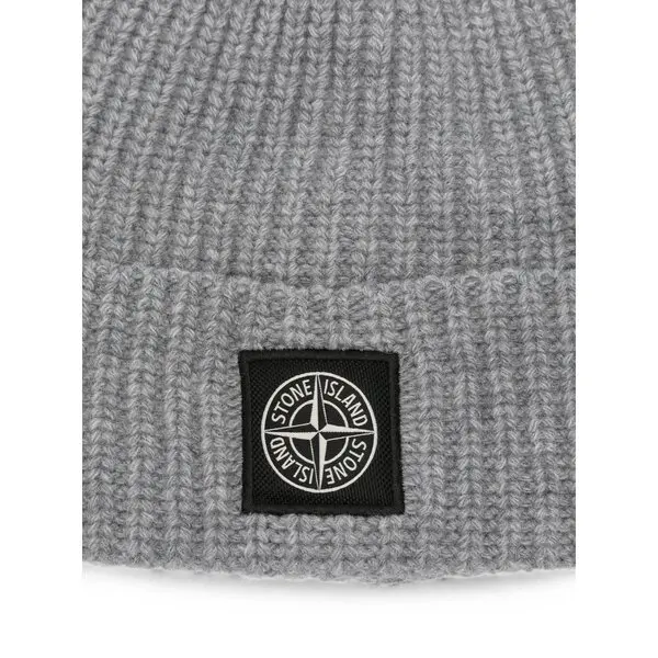 Stone Island Ribbed Knit Beanie With Logo Patch - Gray