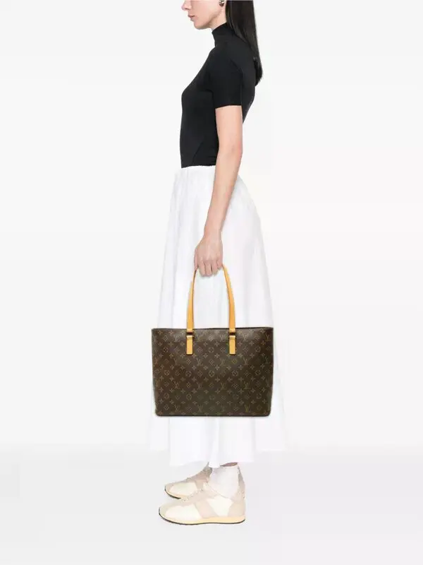 LOUIS VUITTON 2000 Monogram Luco Tote Bag