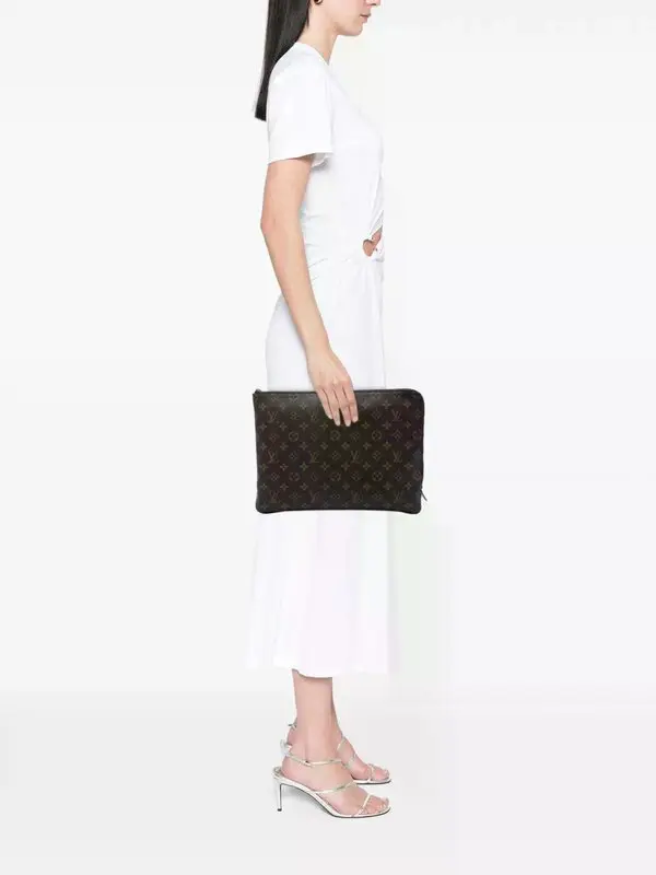 LOUIS VUITTON 2019 Monogram Etui Voyage Gm Clutch Bag - Brown