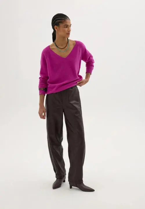 HUSH Constance Cashmere V-neck Jumper - Magenta