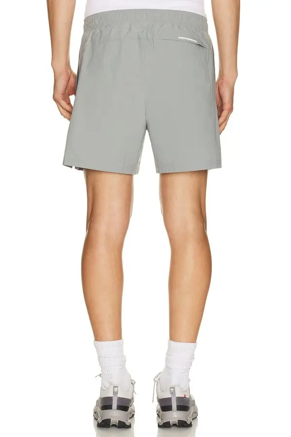 On 5 Core Shorts In Grey