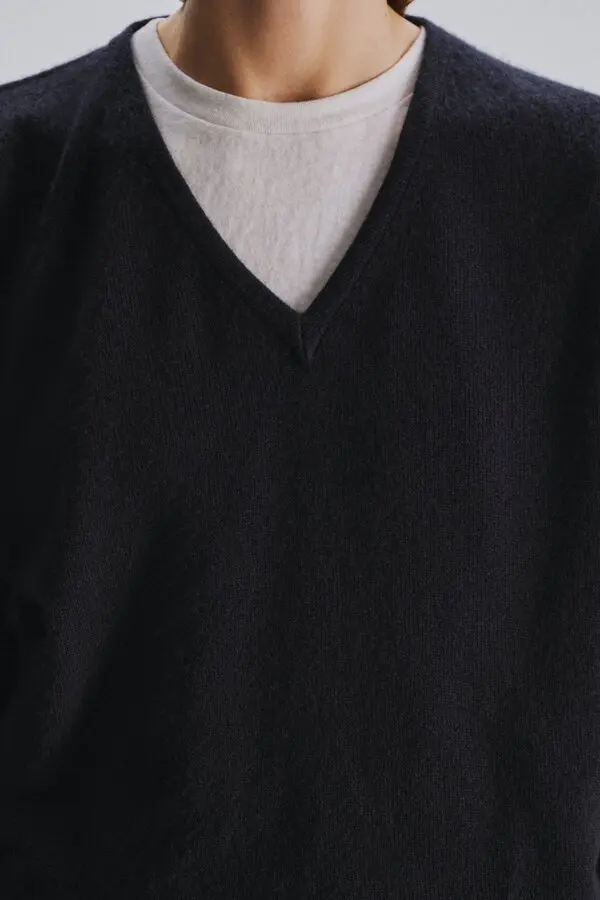 THE ROW Pihla V-neck Baby Cashmere Sweater - Dark Navy