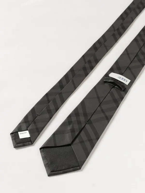 Burberry Check Silk Tie With A 7 Cm Width