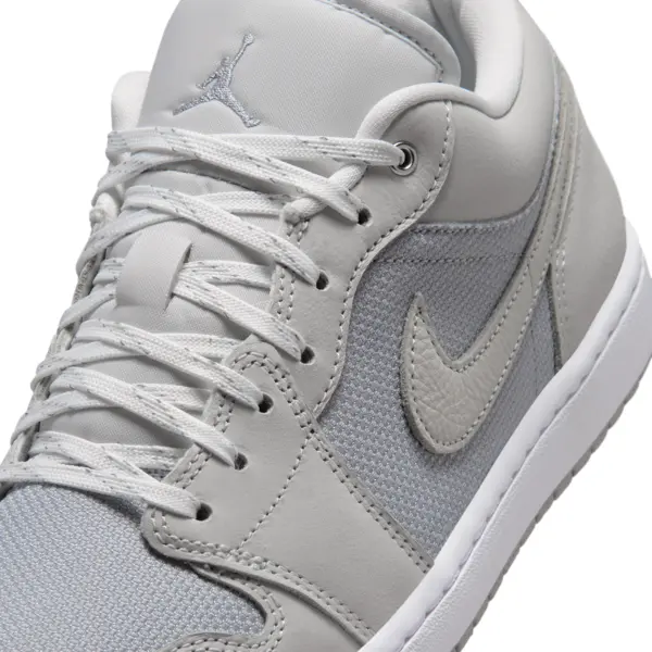 JORDAN 1 Low Se Athletic Shoes - White