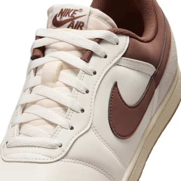JORDAN Skyline Low Le Sneakers