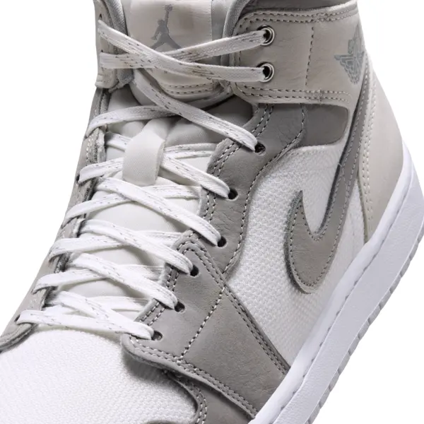 JORDAN 1 Mid Se Athletic Shoes - White
