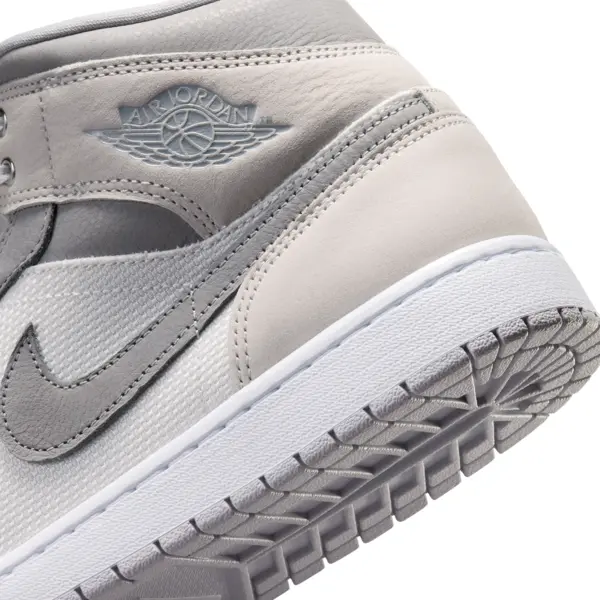 JORDAN 1 Mid Se Athletic Shoes - White