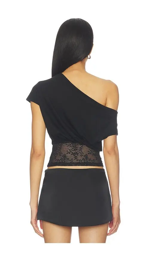 Lioness Etoile Off Shoulder Top In Black