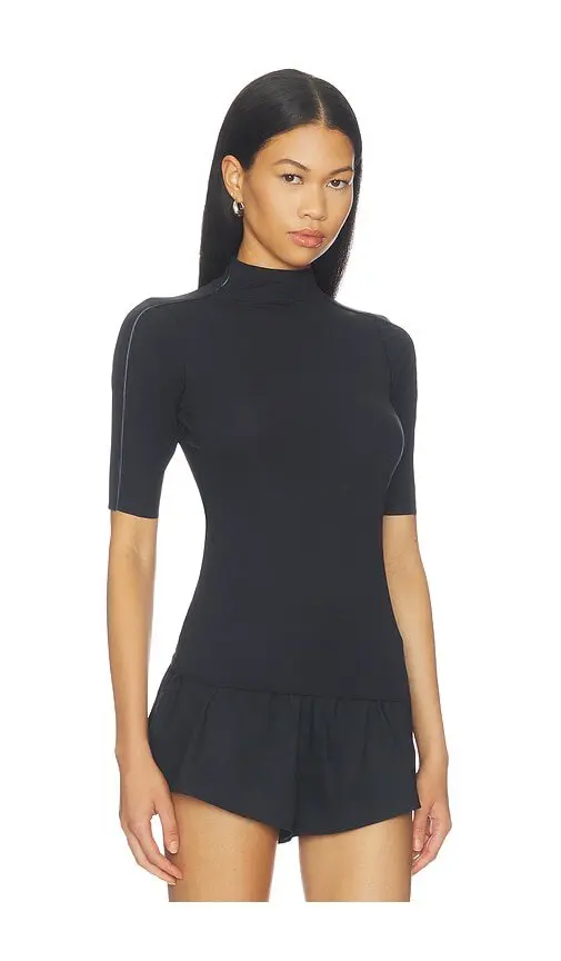 NIKESKIMS Weightless Short Sleeve Top