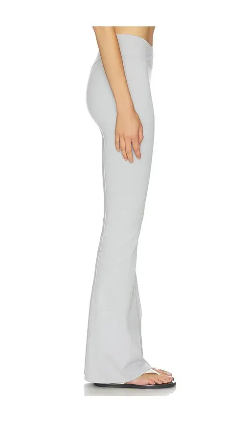 437 The V Flare Legging In Grey