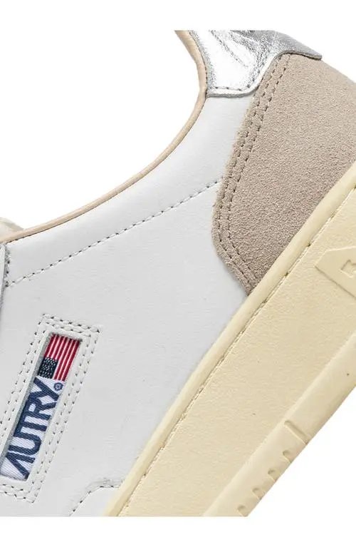 AUTRY Medalist Low Croc Embossed Leather Sneaker - White/silver