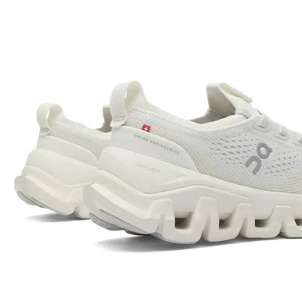On Cloud X Tempo Sneaker
