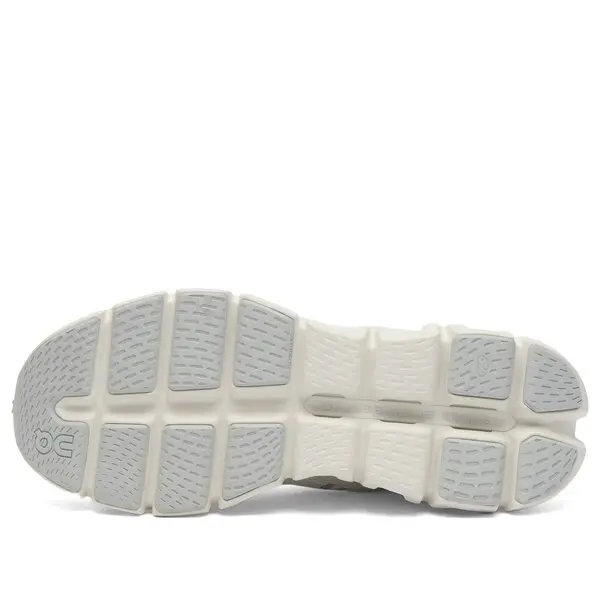 On Cloud X Tempo Sneaker