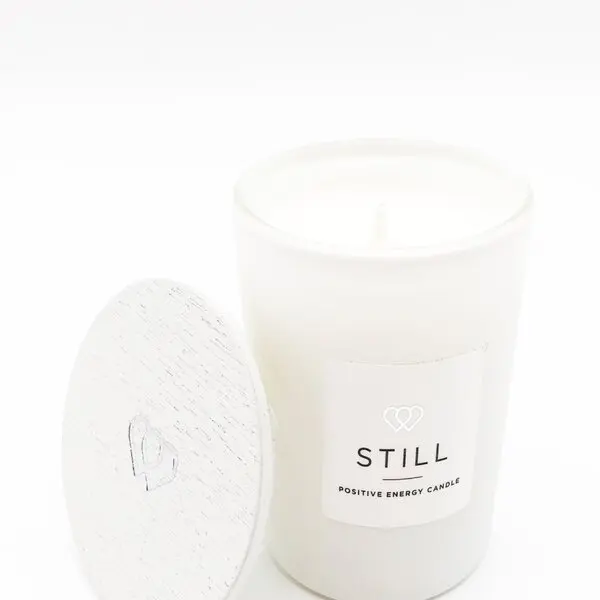THE UNIVERSAL SOUL COMPANY Luxury Ash Wood Silver Embossed Hearts Mini Candle Lid - White