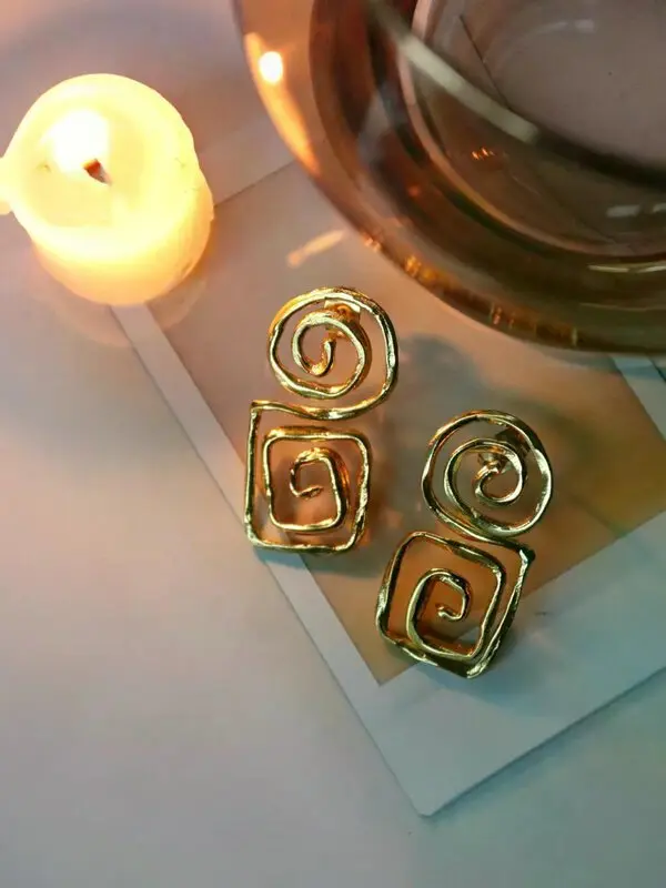 OTTOMAN HANDS Megara Geometric Spiral Earrings