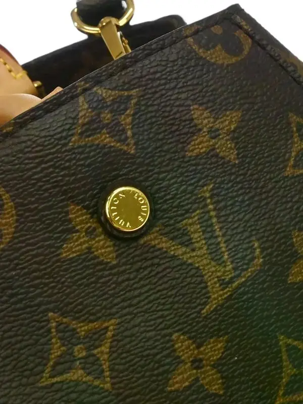 LOUIS VUITTON 2017 Montaigne Monogram Tote Bag