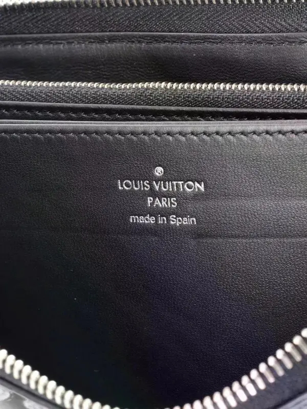 LOUIS VUITTON Zippy Wallet Mahina Leather Small Wallets