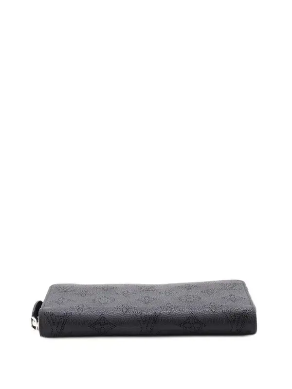 LOUIS VUITTON Zippy Wallet Mahina Leather Small Wallets - Black