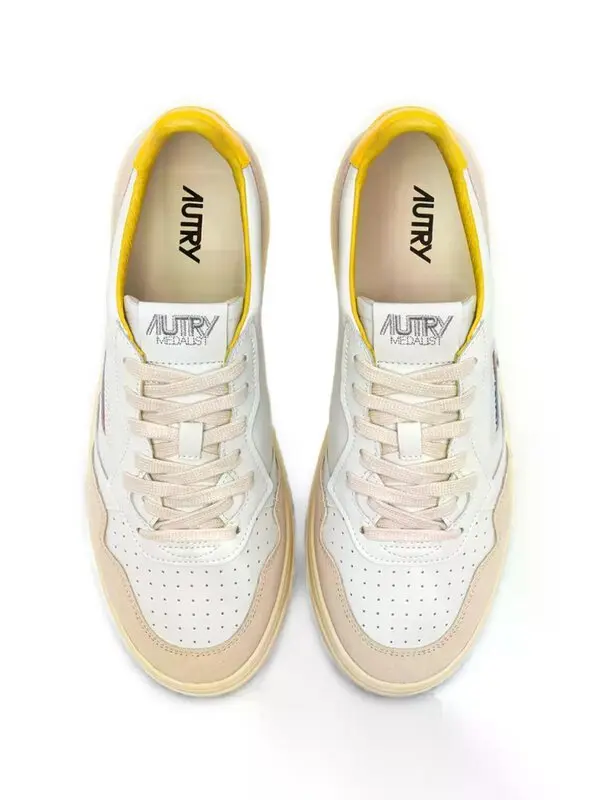 AUTRY Medalist Low Sneakers In Leather And Slicker Suede