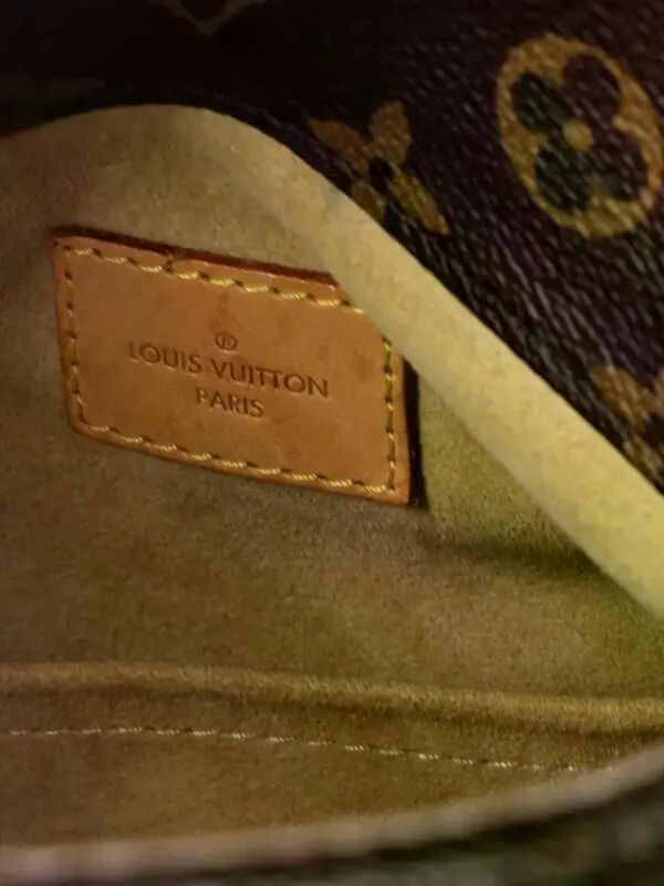 LOUIS VUITTON Artsy Monogram Canvas Mm Hobo Bag - Brown