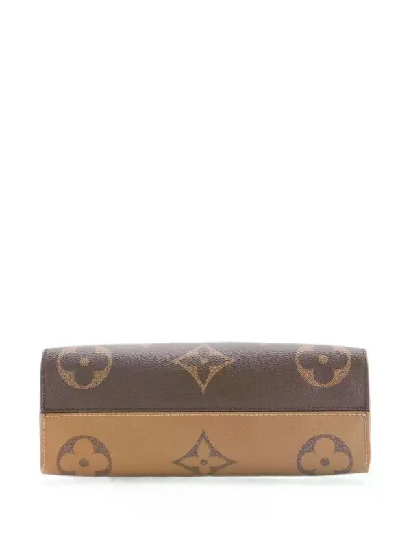 LOUIS VUITTON Onthego East West Shoulder Bag