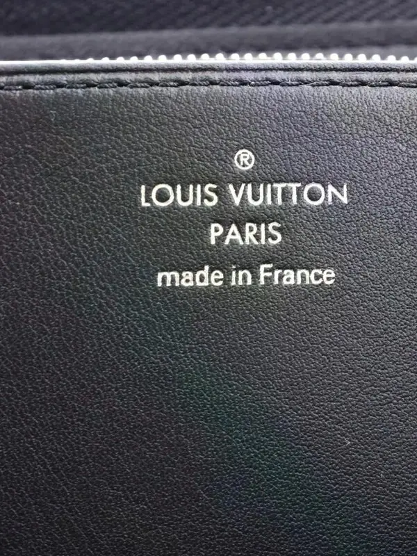 LOUIS VUITTON Zippy Wallet Mahina Leather Small Wallets - Black
