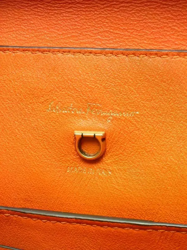 FERRAGAMO 2010s Gancini Flip-lock Shoulder Bag