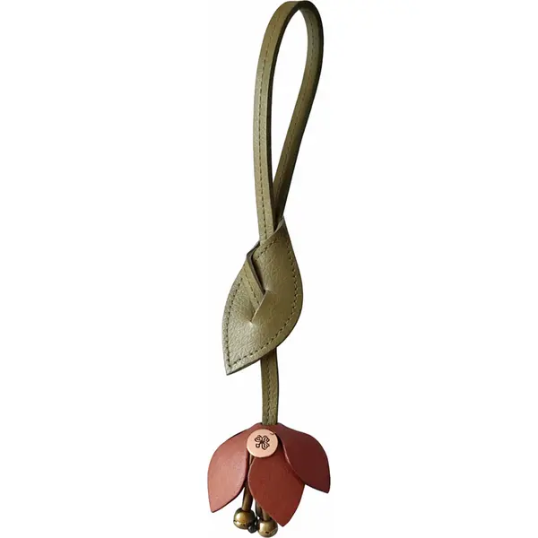 ROSZUAR Bond Leather Flower Bag Charm - Cognac