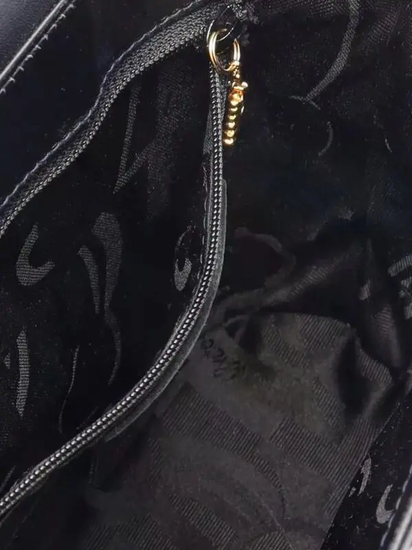 FERRAGAMO Leather Handbag - Black