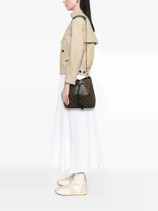 LOUIS VUITTON 2017 Monogram Neonoe Mm Bucket Bag - Brown