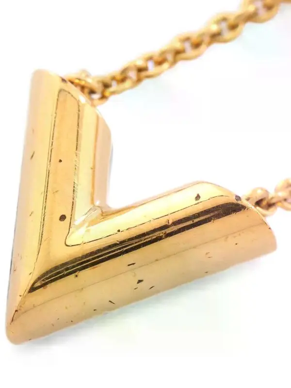 LOUIS VUITTON 2021 Essential V Necklace