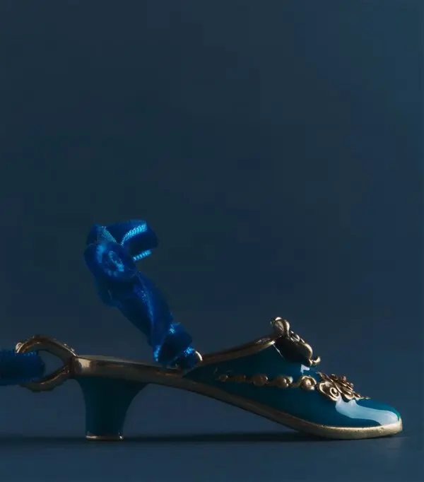JOANNA BUCHANAN Velvet Ribbon Shoe Tree Decoration